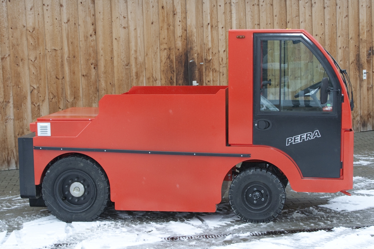 PEFRA AG - Elektroschlepper, Flurförderzeuge, Electric Vehicles ...